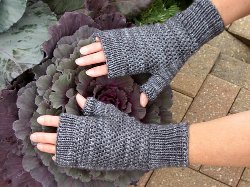 Ravelry: Dragon Hide Mitts pattern by Karen Troyer Ladman