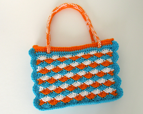 Ravelry: Shells & Shells Tote pattern by Heidi Nieling