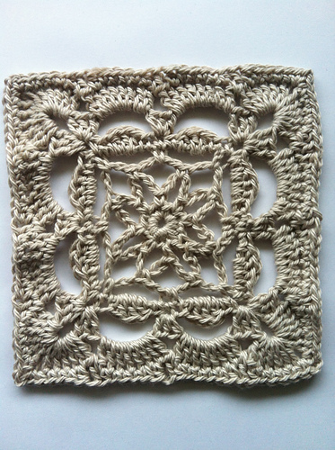 Ravelry: Scallop Flower Square pattern by Beverley Moffitt