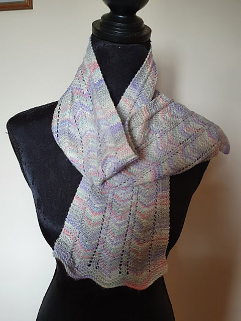 Ravelry: Chevron scarf pattern by Gloria Peek