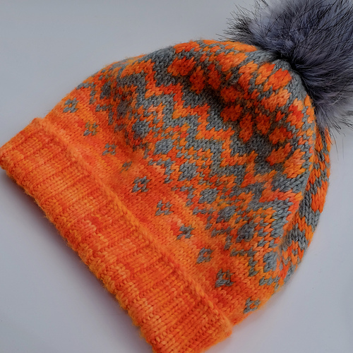 Ravelry: Scarlet Snowflake Hat pattern by EVVASH