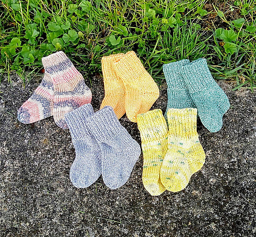 Ravelry: Preemie and Baby Socks pattern by Stefanie Bold