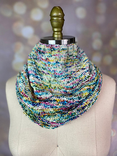 Ravelry: Diagonal Dashes Cowl pattern by Stephanie Shiman