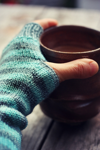 Ravelry: Messenger Hat and Mitts pattern by Stephanie Shiman
