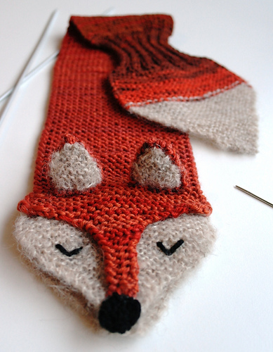 Ravelry: Fantastic Fox keyhole winter scarf pattern by Esther de Boer