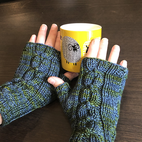 Ravelry: Knitty Knotty mitts pattern by Susan Ashcroft