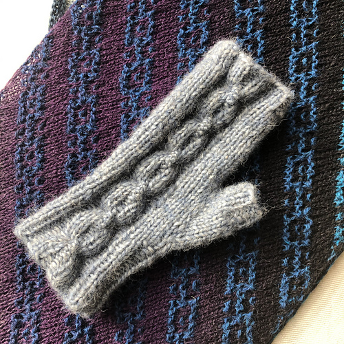 Ravelry: Knitty Knotty mitts pattern by Susan Ashcroft