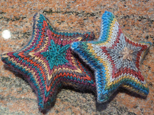 Ravelry: Mini-Sternkissen / small star cushion pattern by Annette Maass
