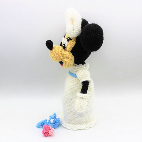 Ravelry: Mickey groom and Minnie bride pattern by Gretel Crespo