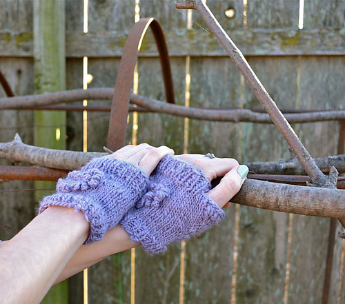 Ravelry: Homespun Hearts Hand-Huggers pattern by Moth and Rust