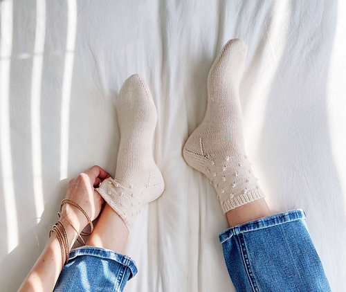 Ravelry: Classic Bobble Sock Set pattern by Summer Lee