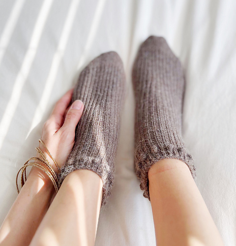 Ravelry: Classic Bobble Sock Set pattern by Summer Lee