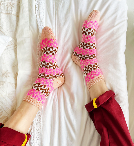 Ravelry: Pinwheel Socks pattern by Summer Lee