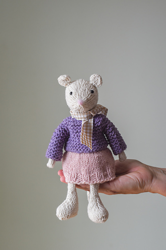 Ravelry: Story Mouse pattern by Susan B. Anderson