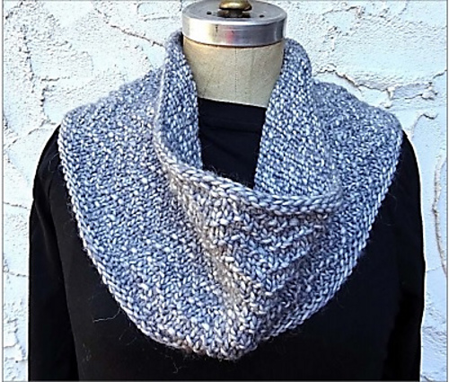 Ravelry: Goa Chevron Cowl pattern by Susan Leibowitz