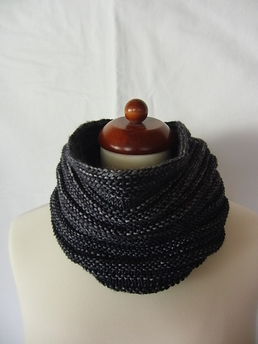 Ravelry: Present pattern by Mademoiselle C