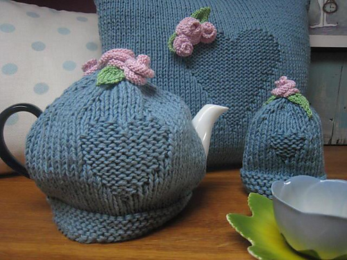 Ravelry: Hearts and Flowers Cushion and Accessories pattern by Suzy Rai