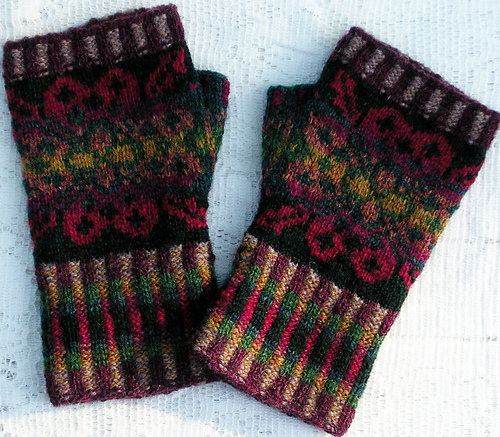 Ravelry: Maud Gloves or Handwarmers pattern by Alice Starmore