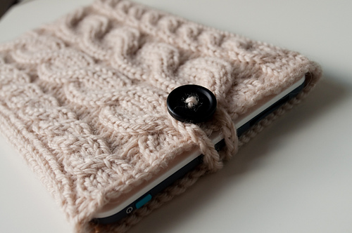Ravelry: Kare Knits' Signature Cable Knit eReader/iPad Mini Case ...
