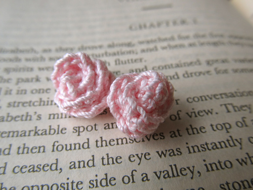 Ravelry: Tiny Rosettes pattern by Melanie Larsen