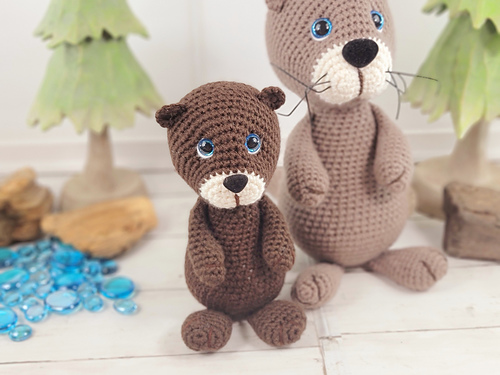 Ravelry: mini otter pattern by Carolyne Brodie
