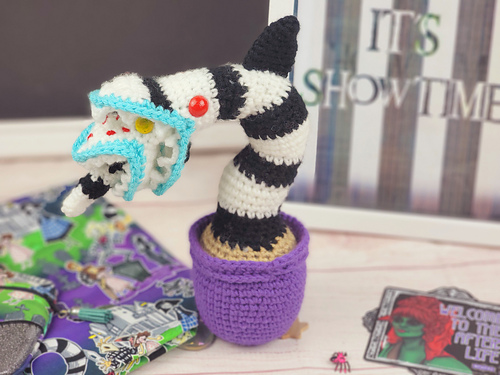 Ravelry: sandworm pattern by Carolyne Brodie