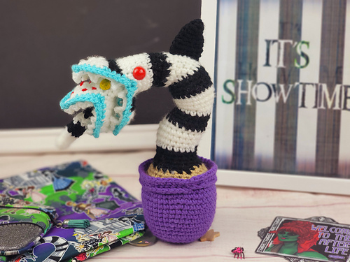 Ravelry: sandworm pattern by Carolyne Brodie