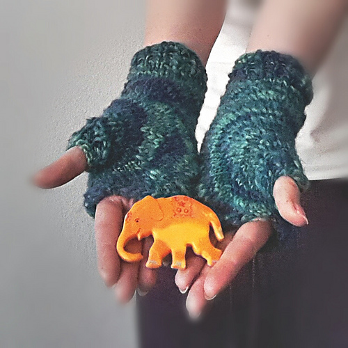 Ravelry: Circle Mitts pattern by Sybil R
