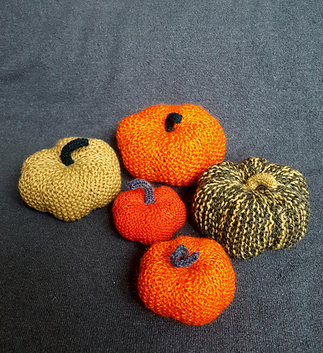 Ravelry: Sideways Pumpkin pattern by Sybil R