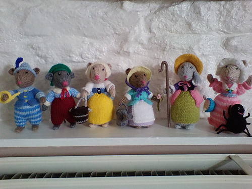 Ravelry: Nursery Rhyme Mice pattern by Alan Dart