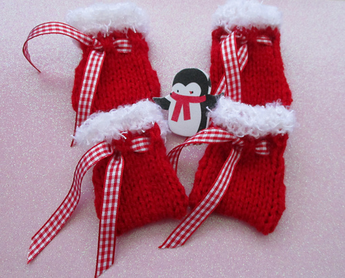Ravelry: Miniature Christmas Sacks pattern by taffylass knits