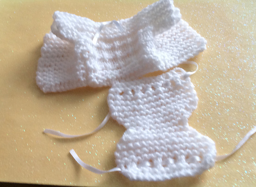Ravelry: Angel Baby Burial Outfit pattern by taffylass knits