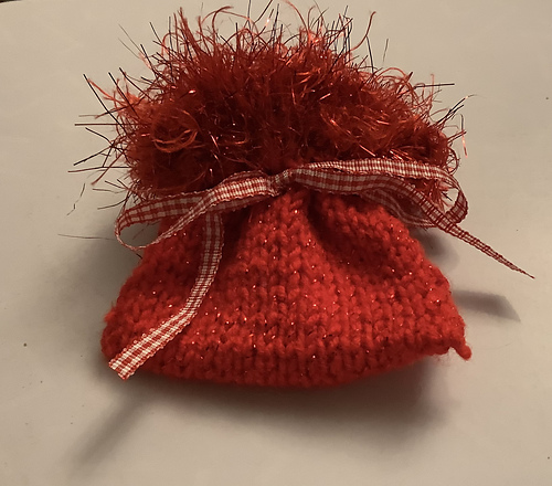 Ravelry: Miniature Christmas Sacks pattern by taffylass knits