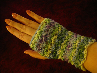 Ravelry: takdpm's Lace Wrist Covers