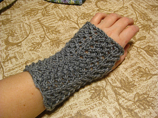 Ravelry: takdpm's Lace Wrist Covers