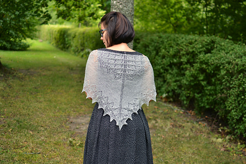 Ravelry: Princess Swan Shawl pattern by Yulia Zakhlebina