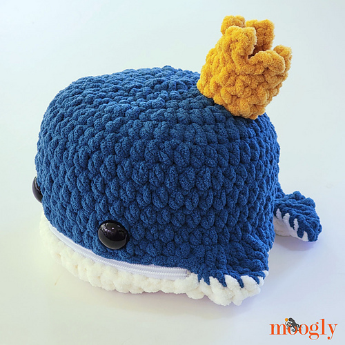 Ravelry: Blue Whale Zipper Pouch pattern by Tamara Kelly