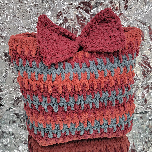 Ravelry: Big Bow Gift Bag pattern by Tamara Kelly