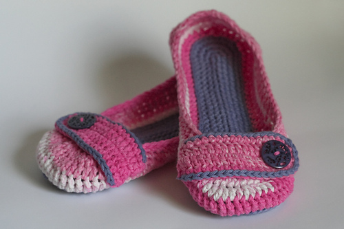 Ravelry: Violet Women's House Slipper pattern by Lorin Jean