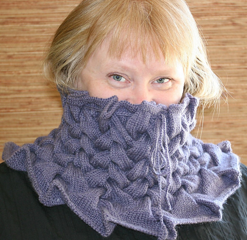 Ravelry: Cozy Cowl pattern by Tania Luz