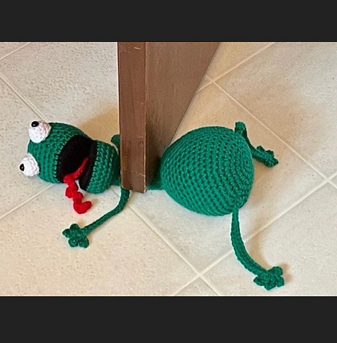Ravelry: Crochet Frog Door Stop pattern by Tracy Rostek
