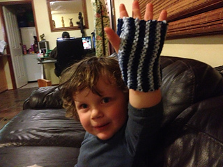 Ravelry: Hi 5 Toddler Hand Huggers pattern by Teagz Knitz