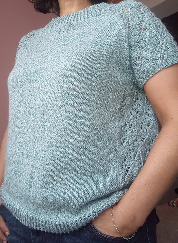 Ravelry: Top Licena pattern by Paulina Castell