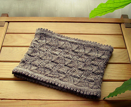 Ravelry: Origami Falls Cowl pattern by Simone Bechtold