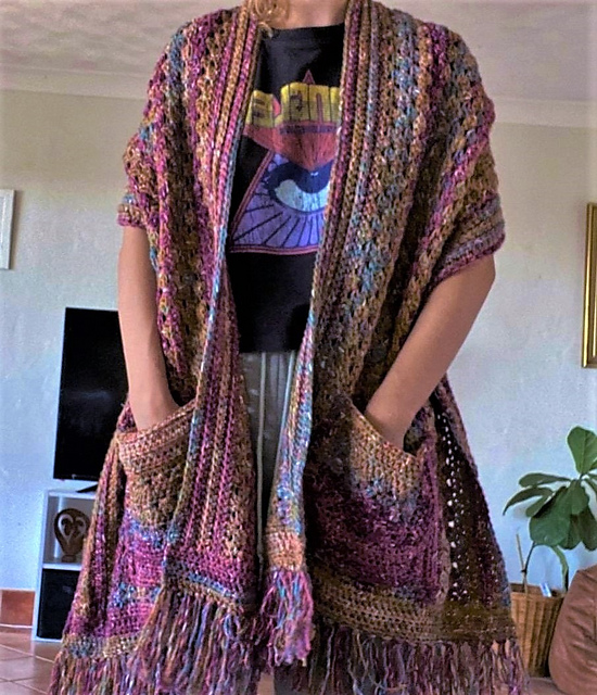 Ravelry: Best Pocket Shawl Ever pattern by Therese Paterson