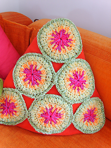 Ravelry: RANDOM SPIKE STITCH PATCH pattern by Sue Pinner
