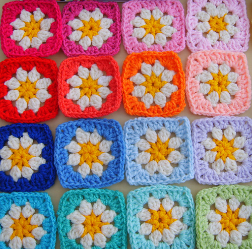 Ravelry: Cream Flower Granny Square/rug pattern by Sue Pinner