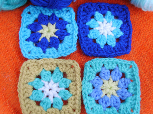 Ravelry: Cream Flower Granny Square/rug pattern by Sue Pinner