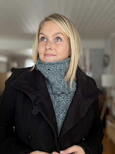 Ravelry: Chestnut Cowl pattern by Elisabeth Gigernes