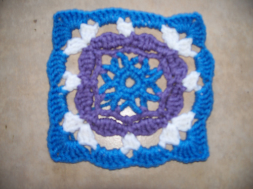 Ravelry: Scallop Flower Square pattern by Beverley Moffitt